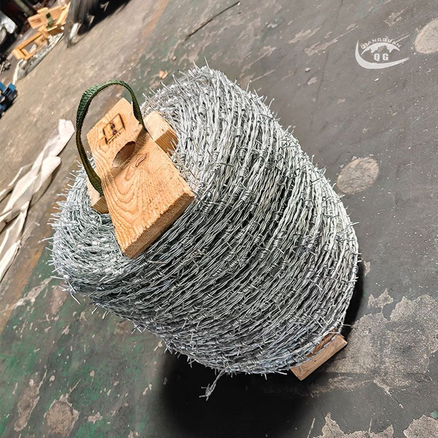 Gabion, Defensive barrier, concertina wire, field fence, chicken mesh ...